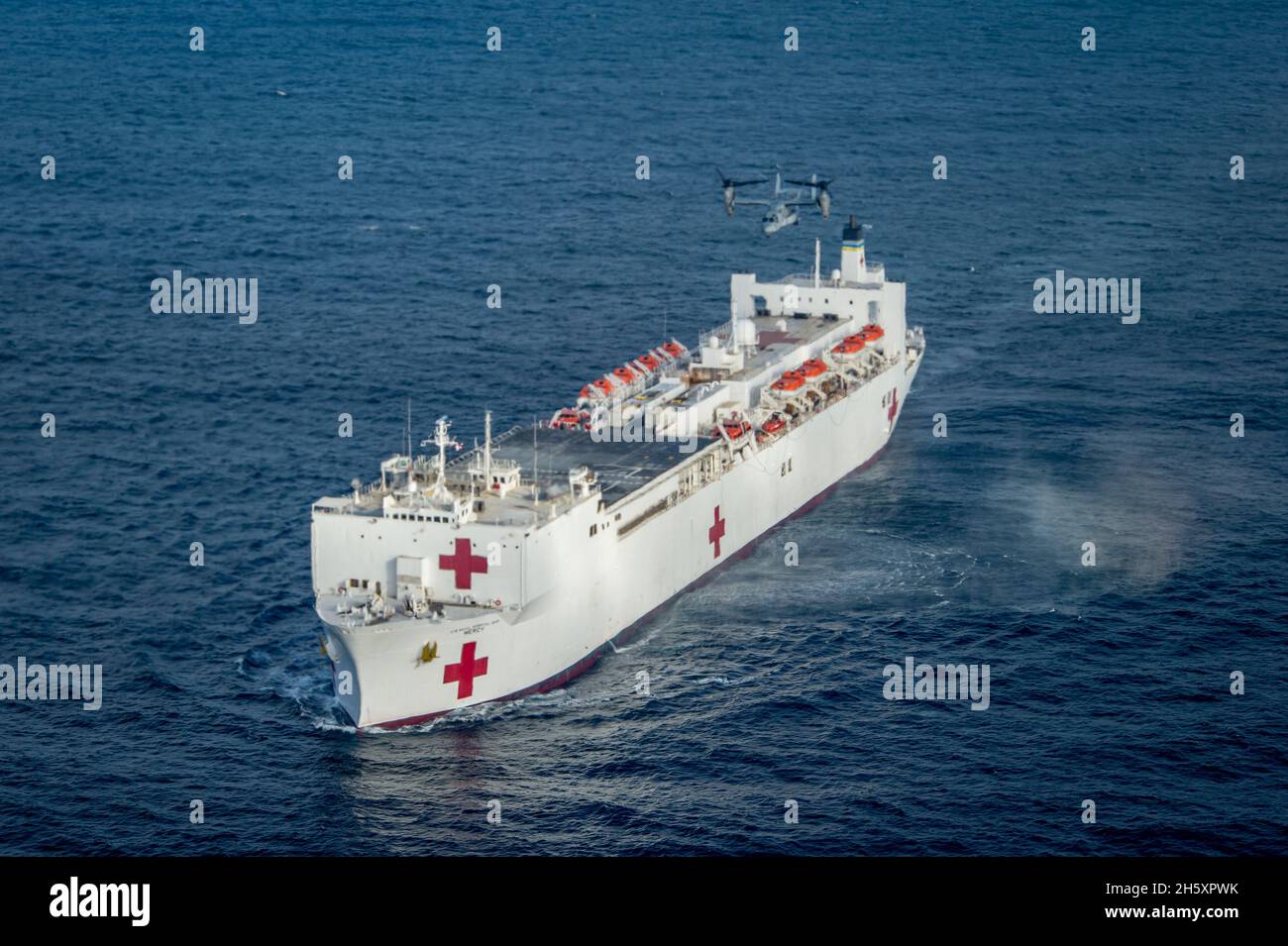 211110-N-DA693-1009 PACIFIC OCEAN (Nov. 10, 2021) An MV-22B Osprey ...