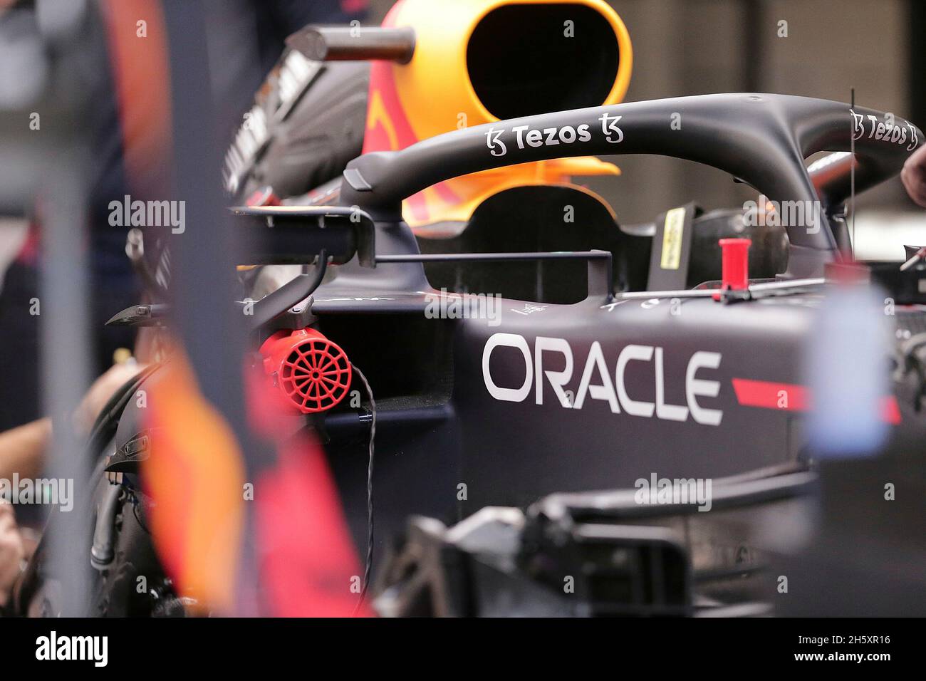 Formula 1 mechanics assemble hi-res stock photography and images - Alamy