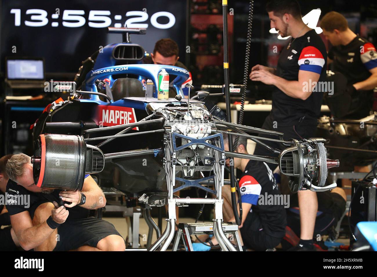 Alpine f1 mechanics hi-res stock photography and images - Alamy