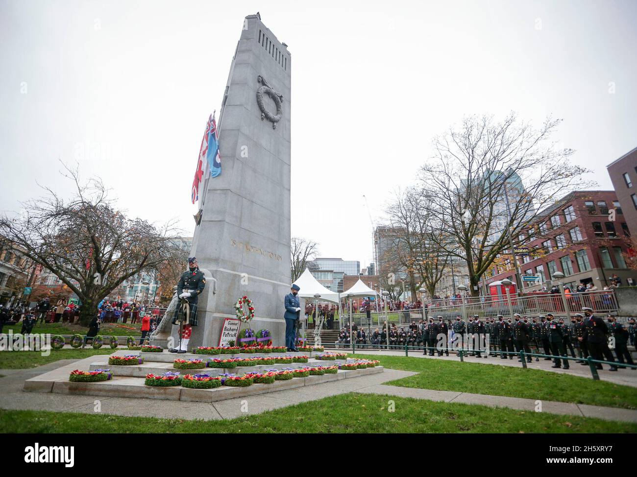 Vancouver, Canada. 11th Nov, 2021. Members of Canadian military attend ...