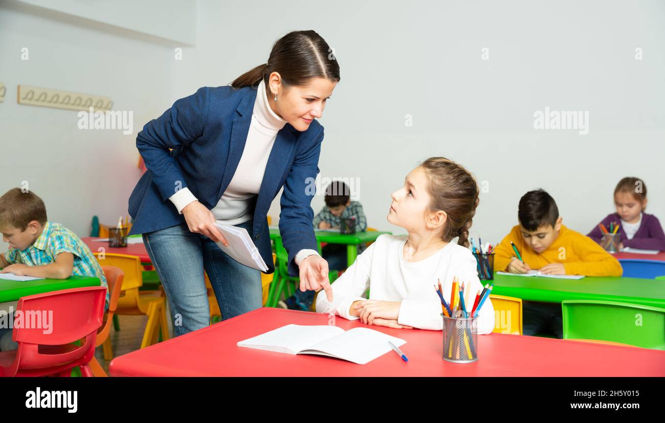 Teacher at lesson with school kids Stock Photo - Alamy