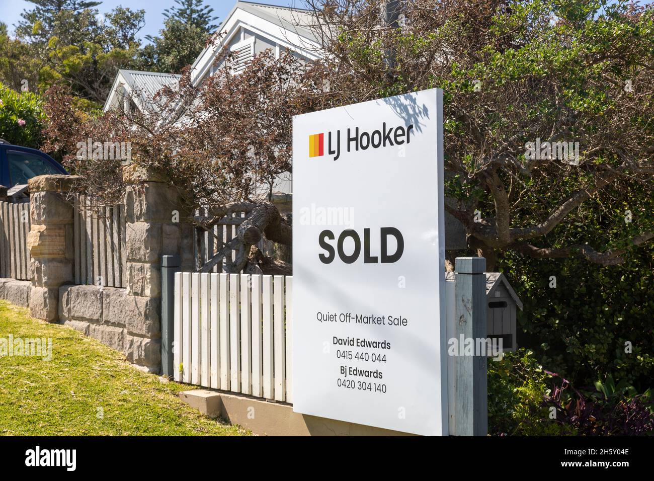 New house sold sign australia hi-res stock photography and images - Alamy