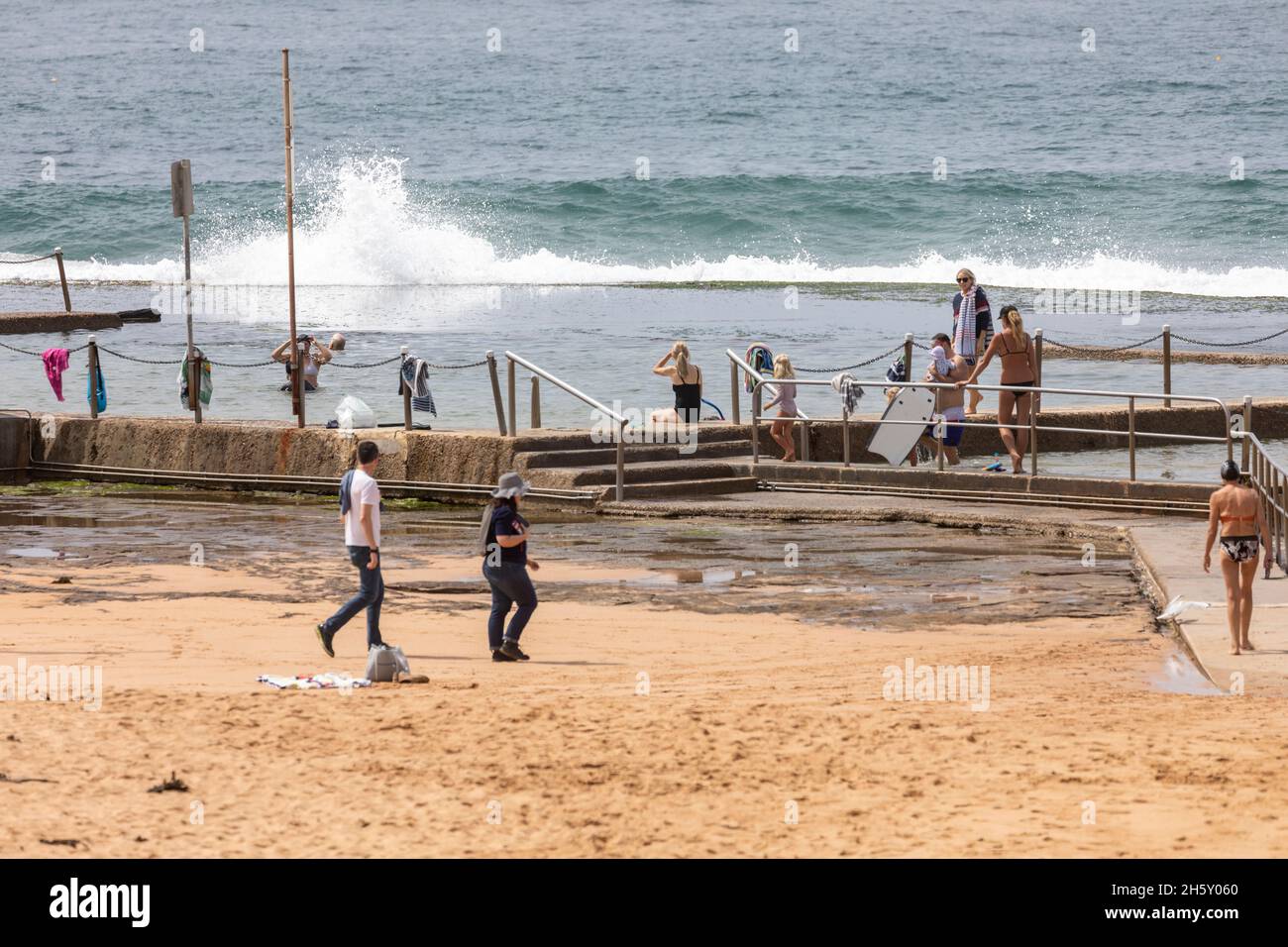Mona vale rockpool hi-res stock photography and images - Alamy