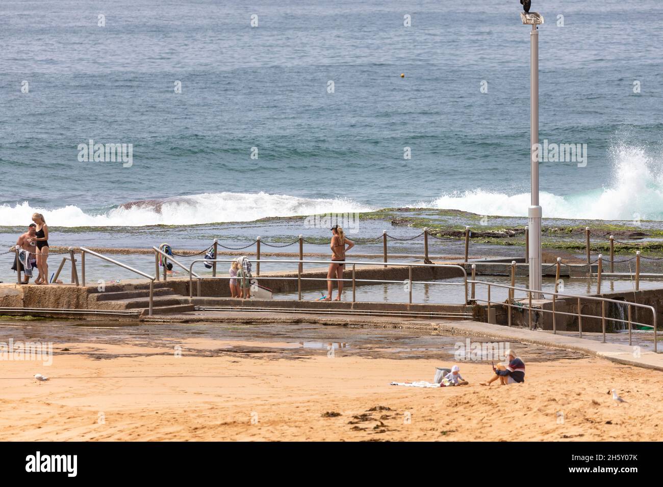 Mona vale rockpool hi-res stock photography and images - Alamy
