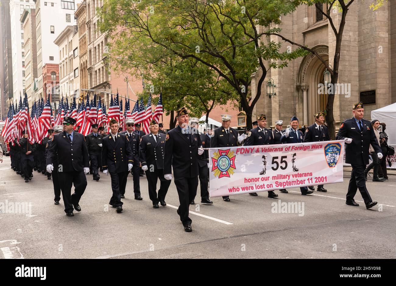 Manhattan, 5th Avenue, New York City USA: November 11, 2021: Annual ...