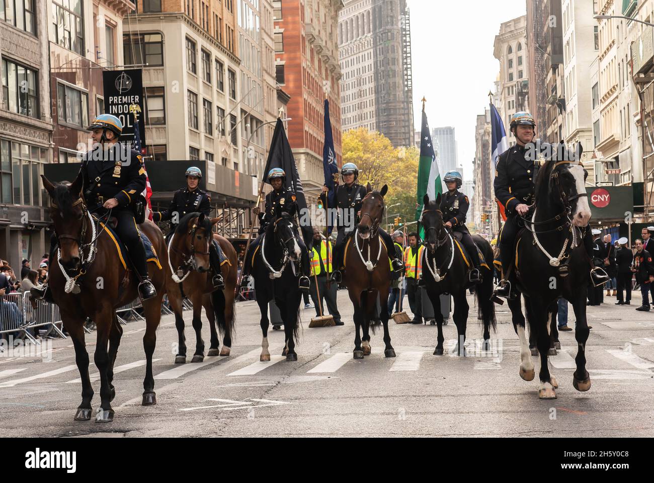Manhattan, 5th Avenue, New York City USA: Novembwith big celebration ...