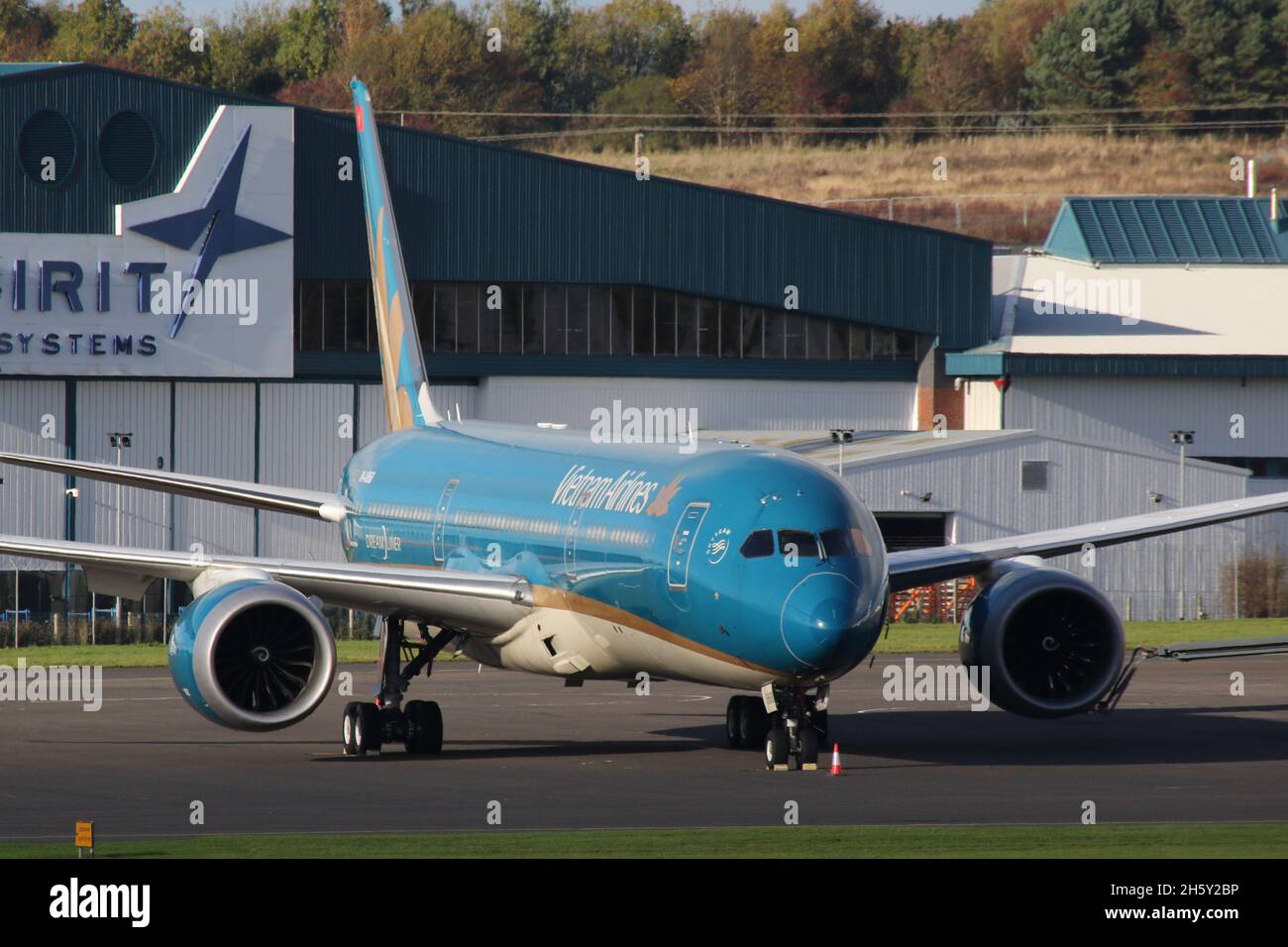 Vietnam airlines boeing 787 dreamliner hi-res stock photography and ...