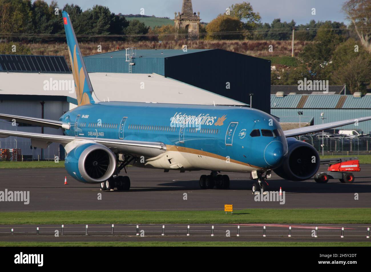 Vietnam airlines boeing 787 dreamliner hi-res stock photography and ...