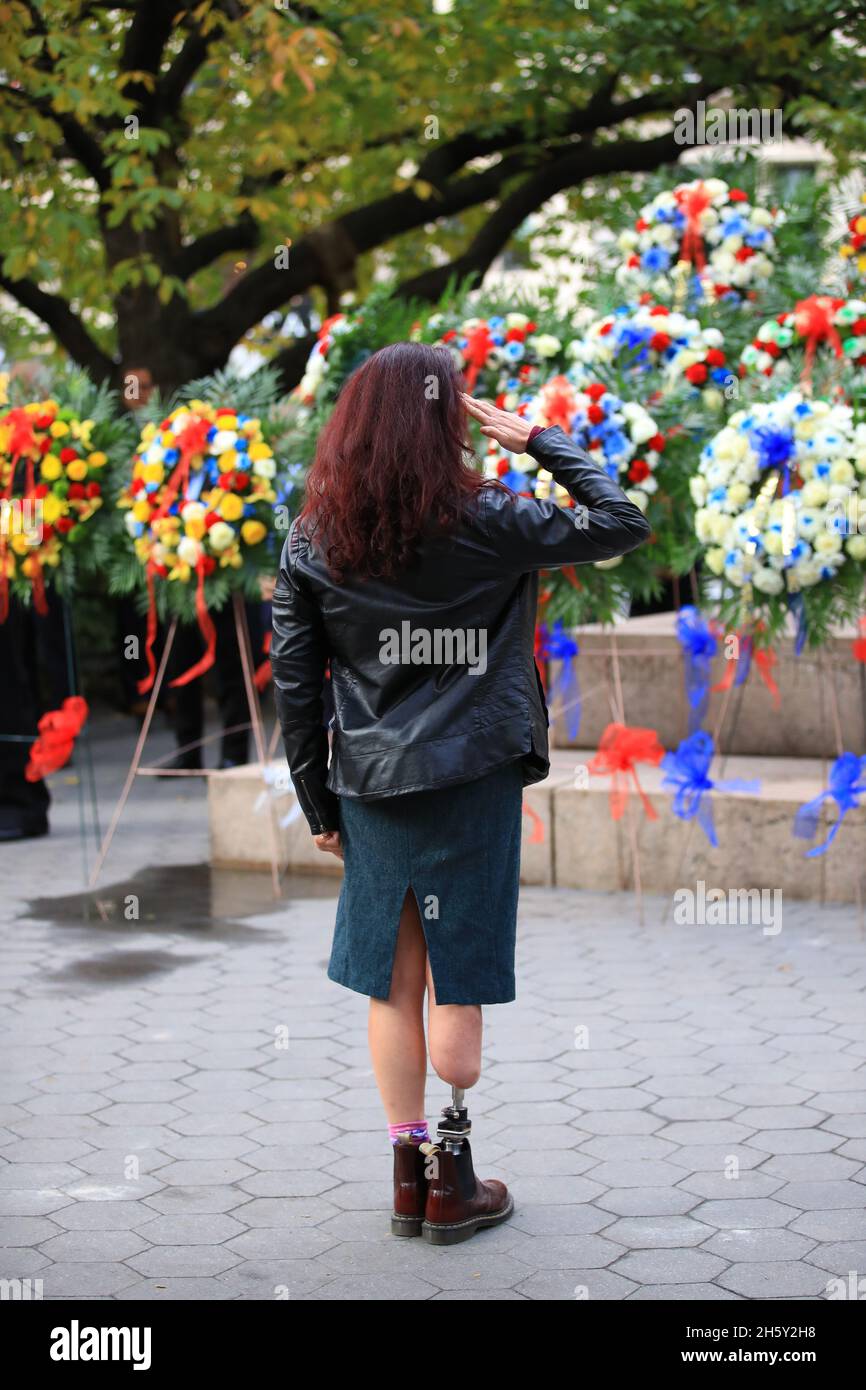 New York, N.Y/USA – 11th Nov. 2021: Veterans salute wreaths in Madison ...