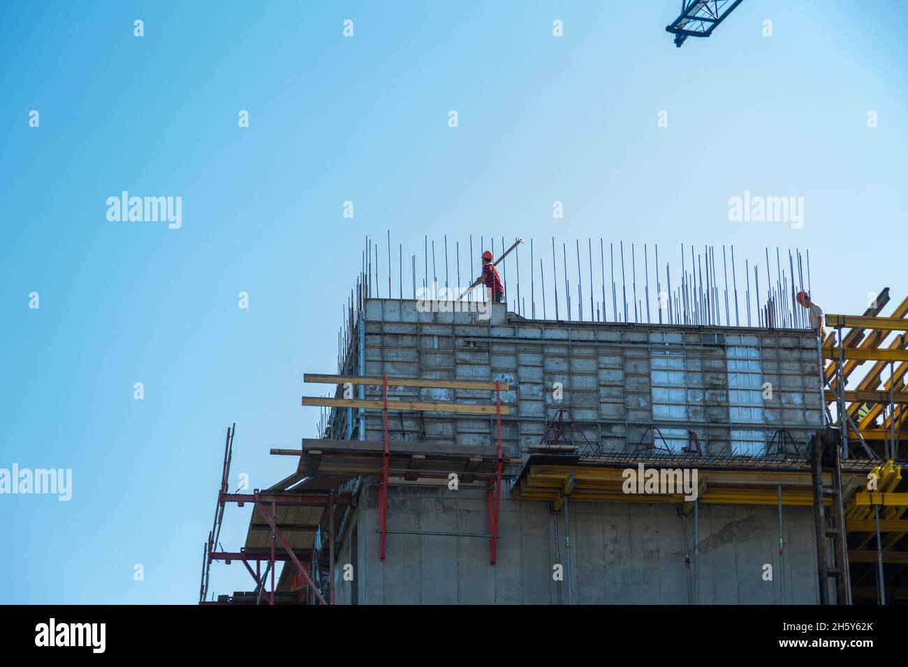 Highrise building construction site hi-res stock photography and images ...