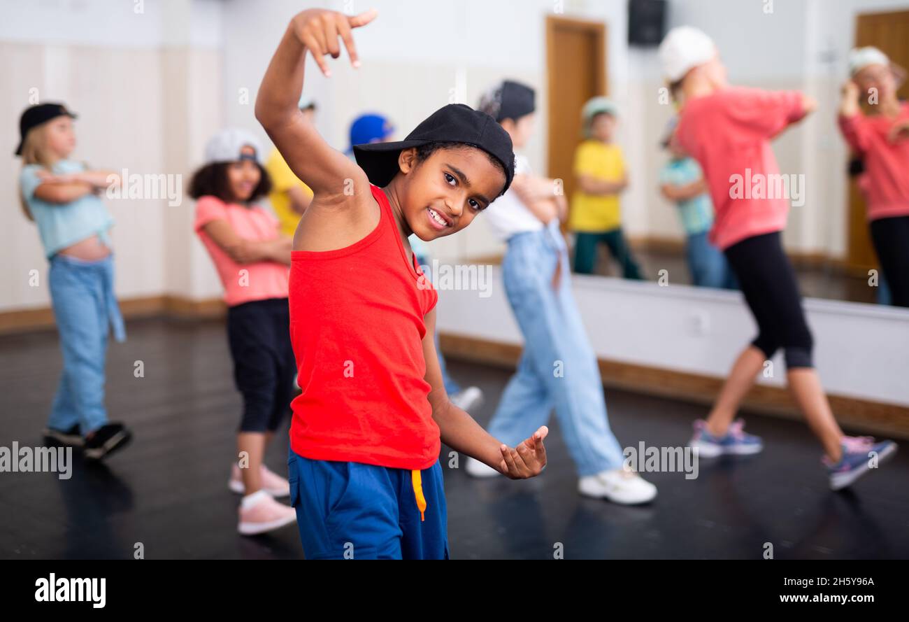 African boy hip hop dancer exercising at class Stock Photo - Alamy