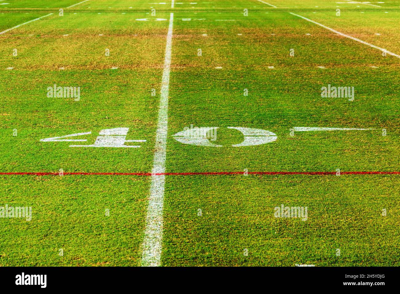 40 yard line on a grass of an American football field Stock Photo - Alamy