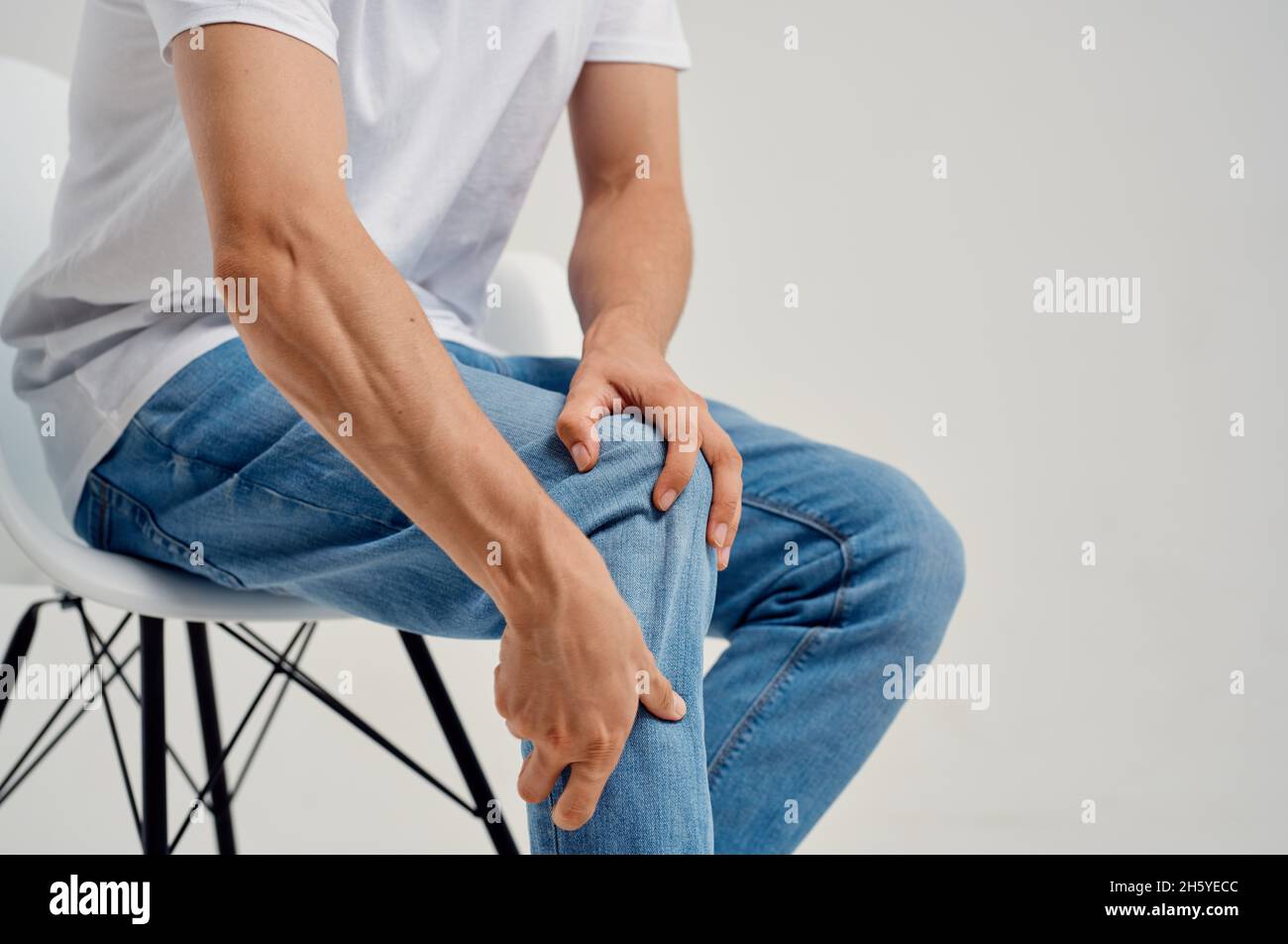 man holding his leg health problems pain injury Stock Photo - Alamy