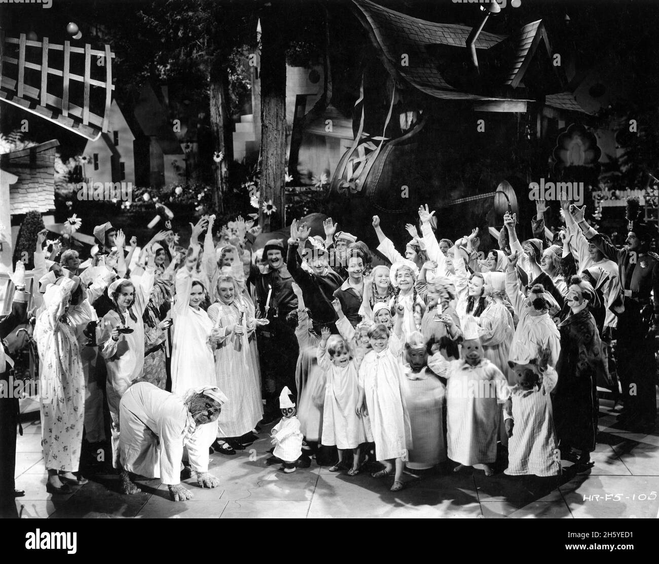 STAN LAUREL and OLIVER HARDY with FELIX KNIGHT CHARLOTTE HENRY FLORENCE ...