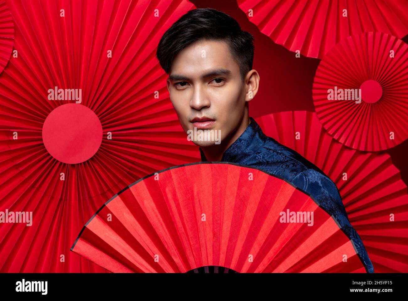 Thai chinese man hi-res stock photography and images - Alamy