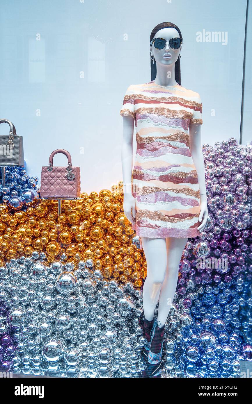 Dior shop window display hi-res stock photography and images - Alamy