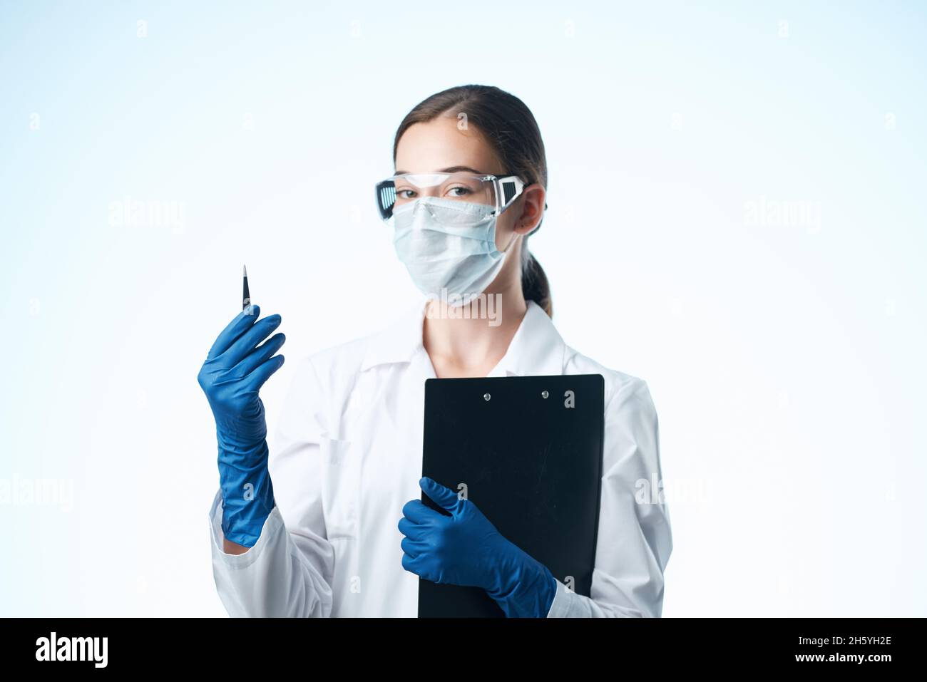 laboratory assistant chemical solutions biologist research study ...