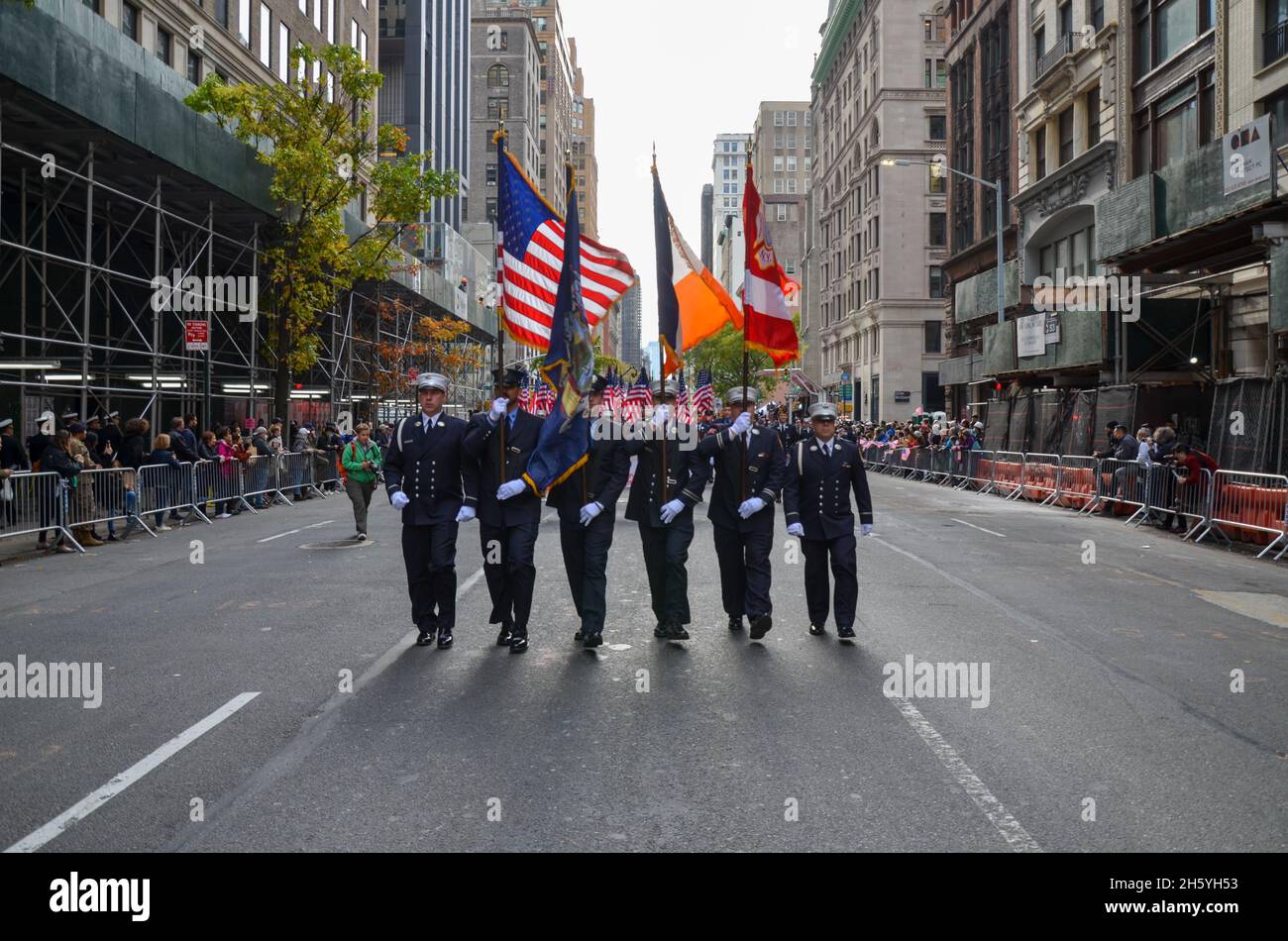 United state marine corp marching hi-res stock photography and images ...