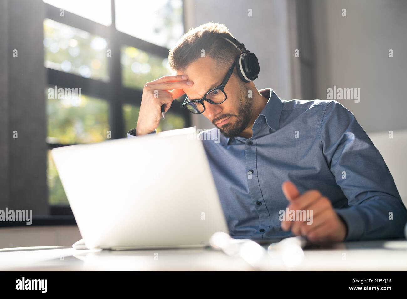 Elearning Video Webinar On Laptop In Office Stock Photo - Alamy