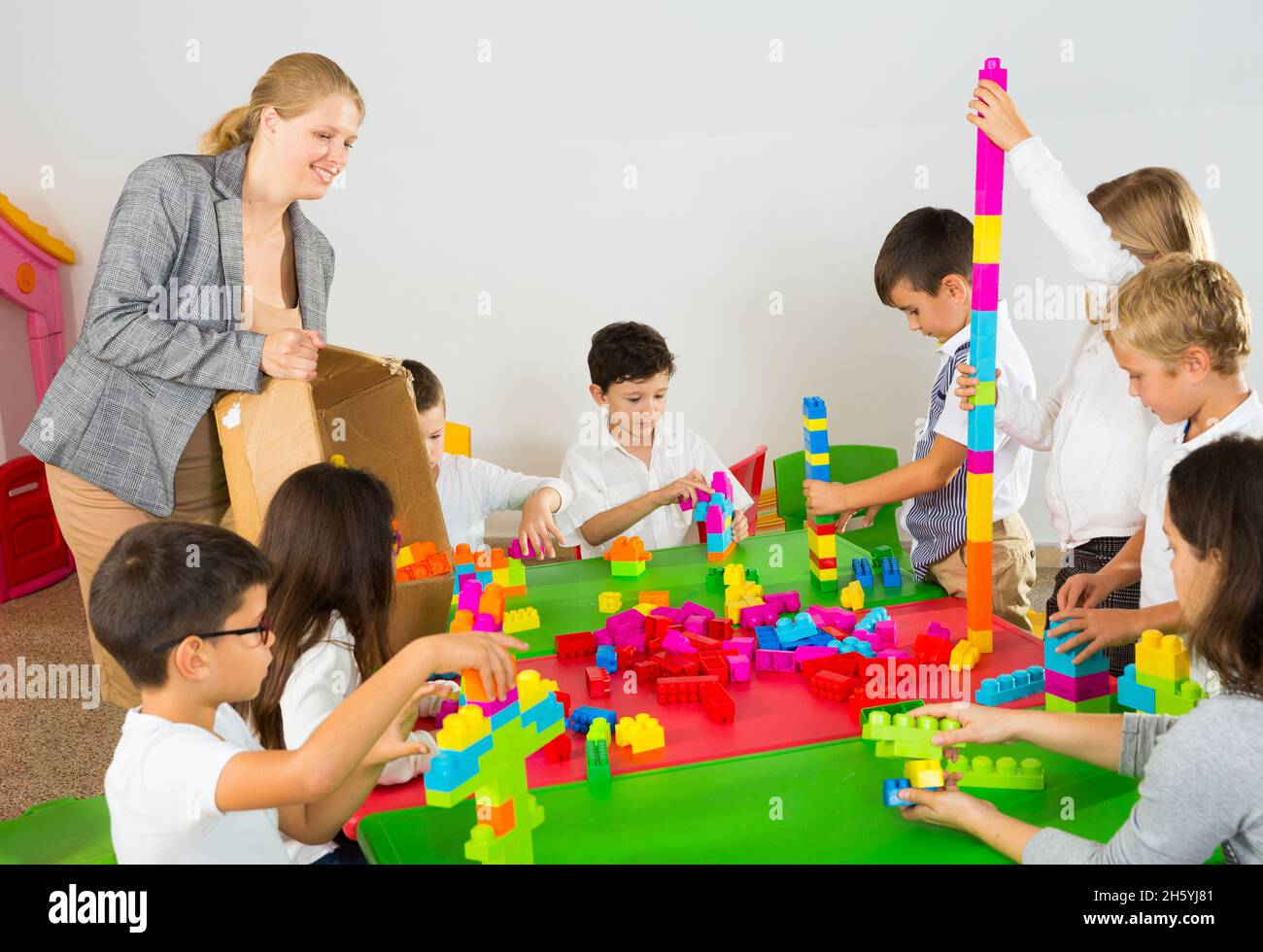Teacher and children playing blocks hi-res stock photography and images ...