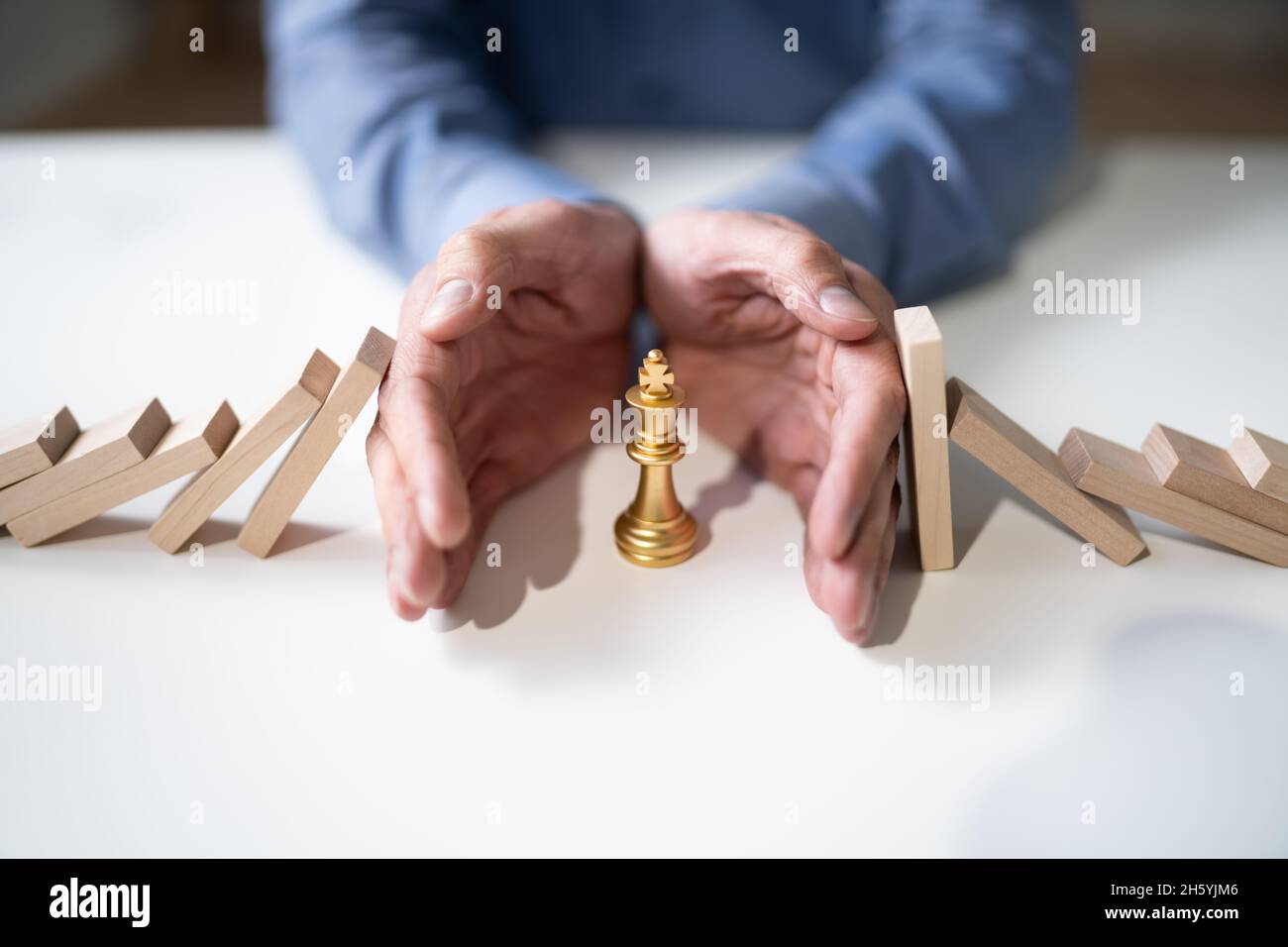 Falling Domino Pieces. Business Risk And Chess King Stock Photo - Alamy