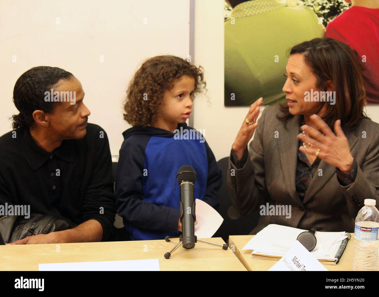 Vice president harris talking hi-res stock photography and images - Alamy