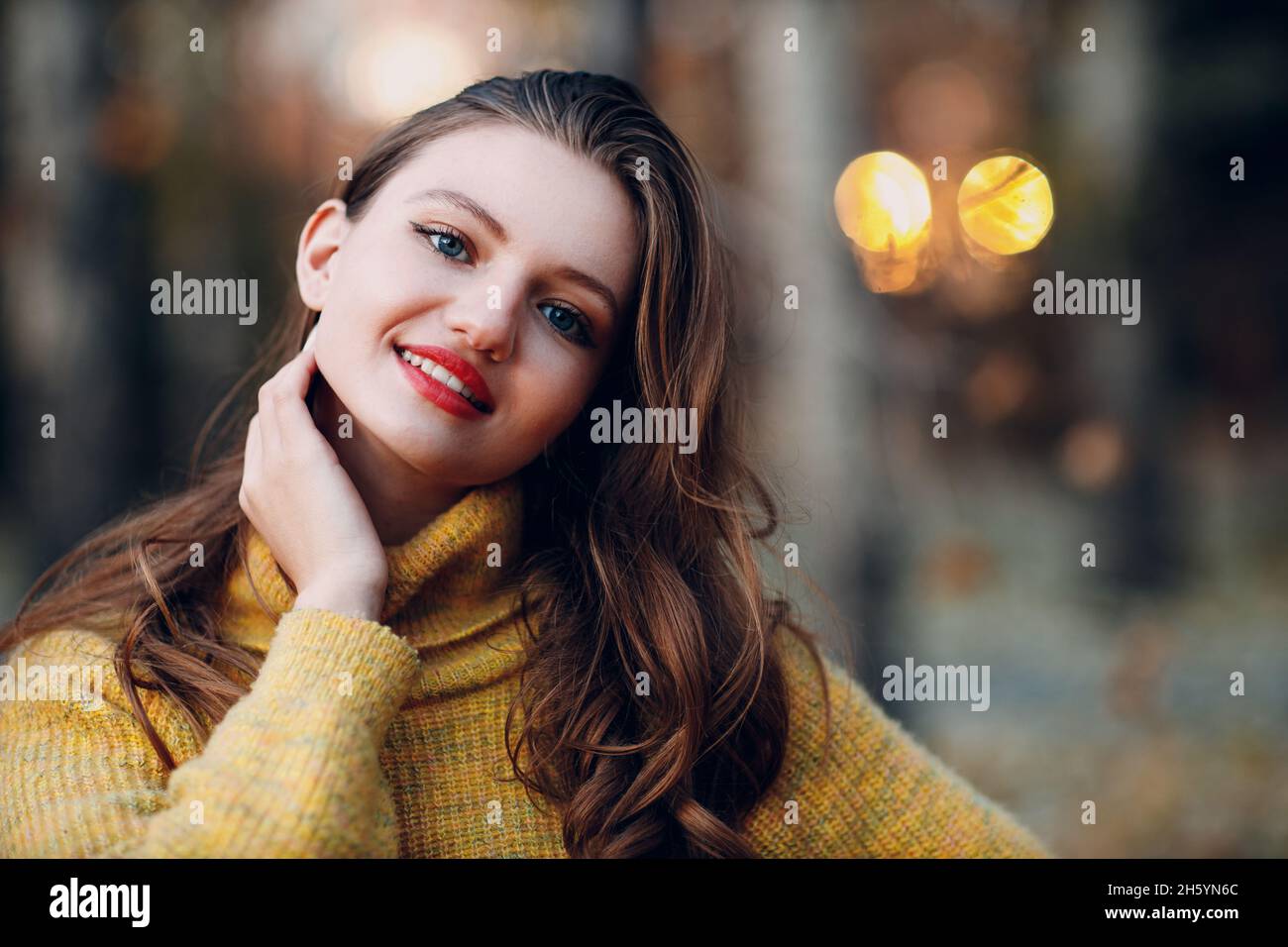 Girl 18 25 years old hi-res stock photography and images - Alamy