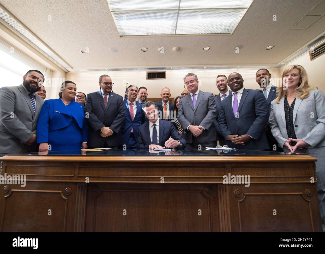 Gavin newsom signs hi-res stock photography and images - Alamy