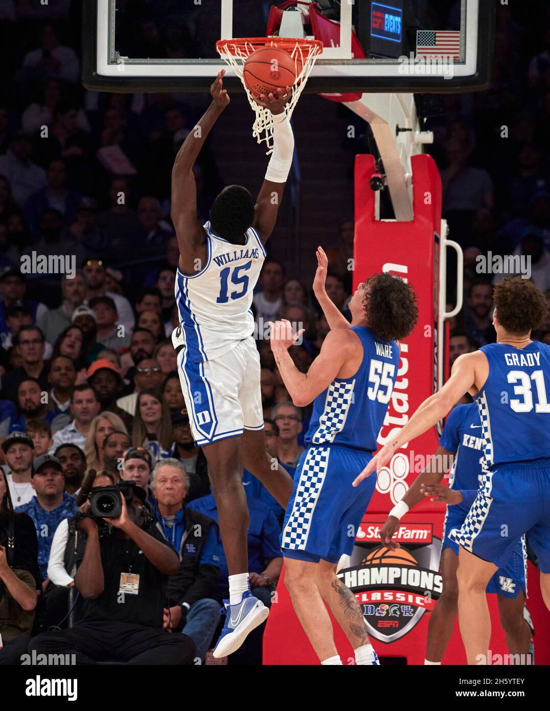New York, New York, USA. 9th Nov, 2021. Duke Blue Devils center Mark ...