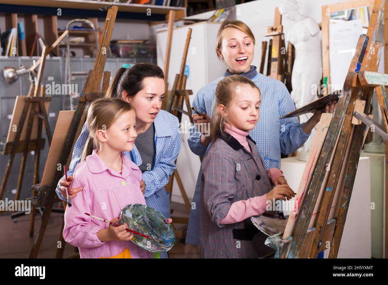 People during painting class Stock Photo - Alamy