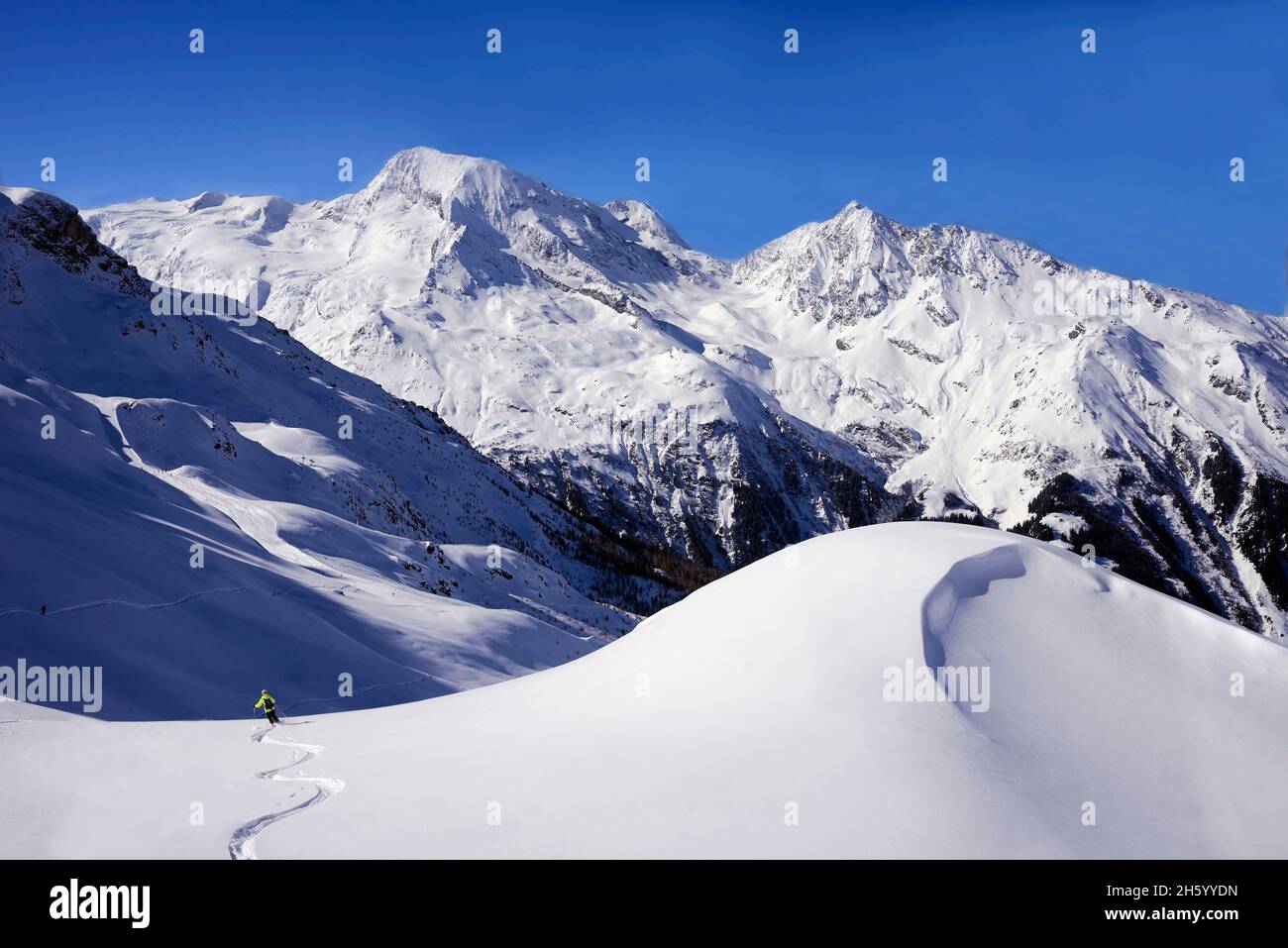 FRANCE, SAVOY, SKI RESORT OF SAINTE FOY, ON THE BACK THE MONT POURRI ...
