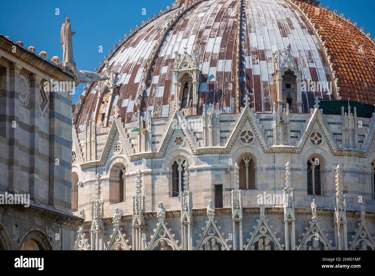 Cathedral Square (Piazza del Duomo), Pisa city downtown skyline ...