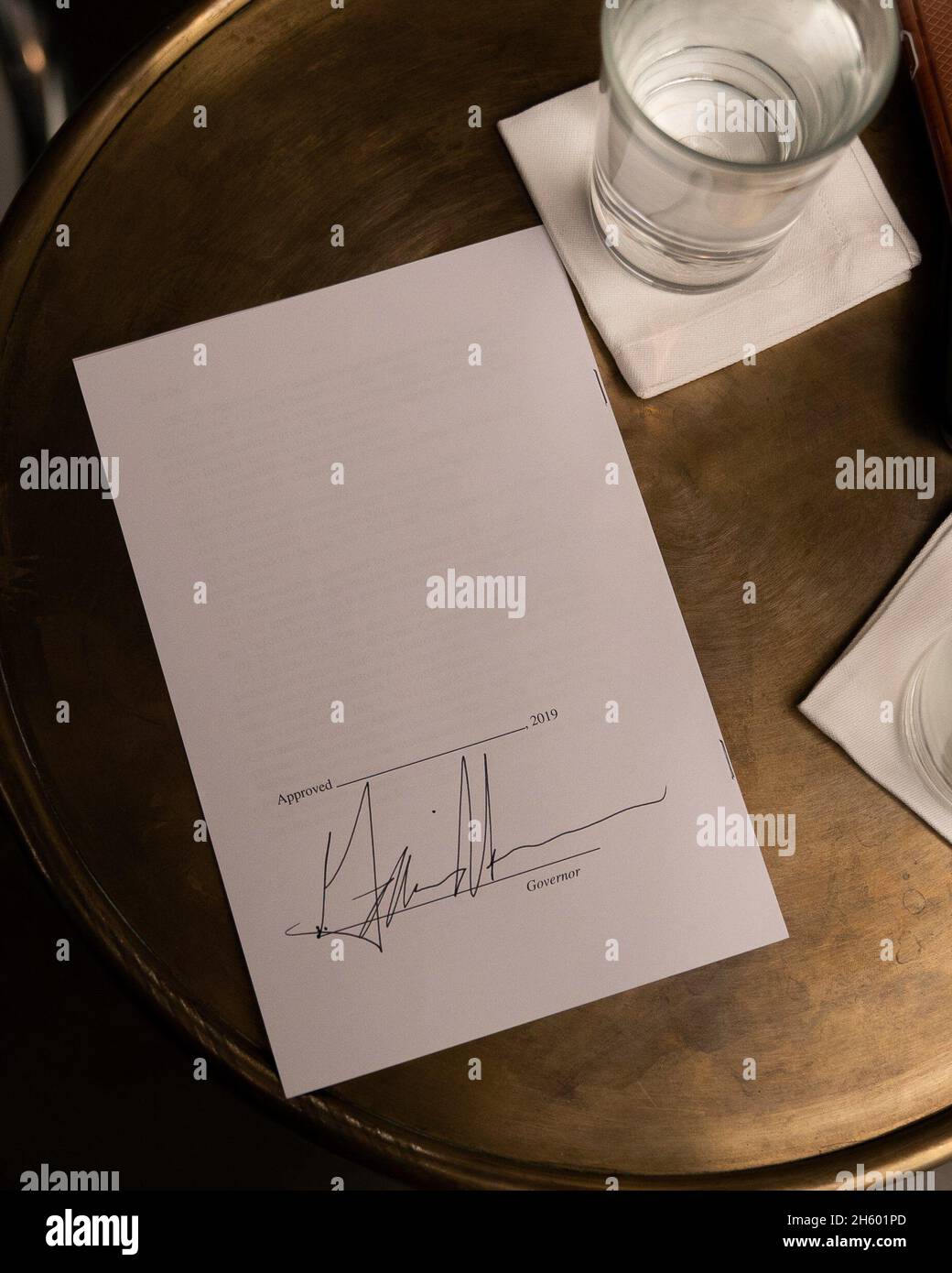 Gavin newsom signing hi-res stock photography and images - Alamy