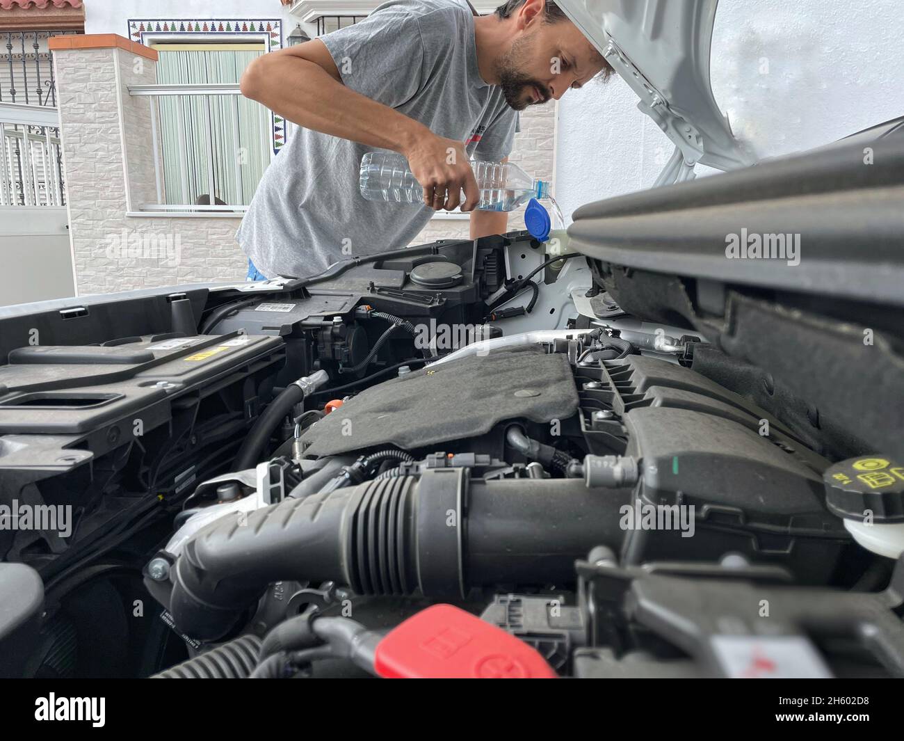 Mechanic fixing the car engine Stock Photo - Alamy