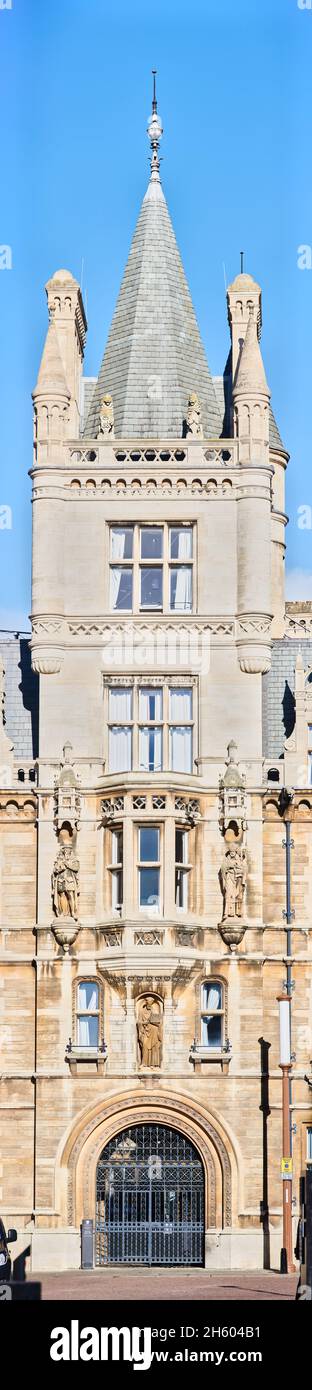 Cambridge university tower hi-res stock photography and images - Alamy