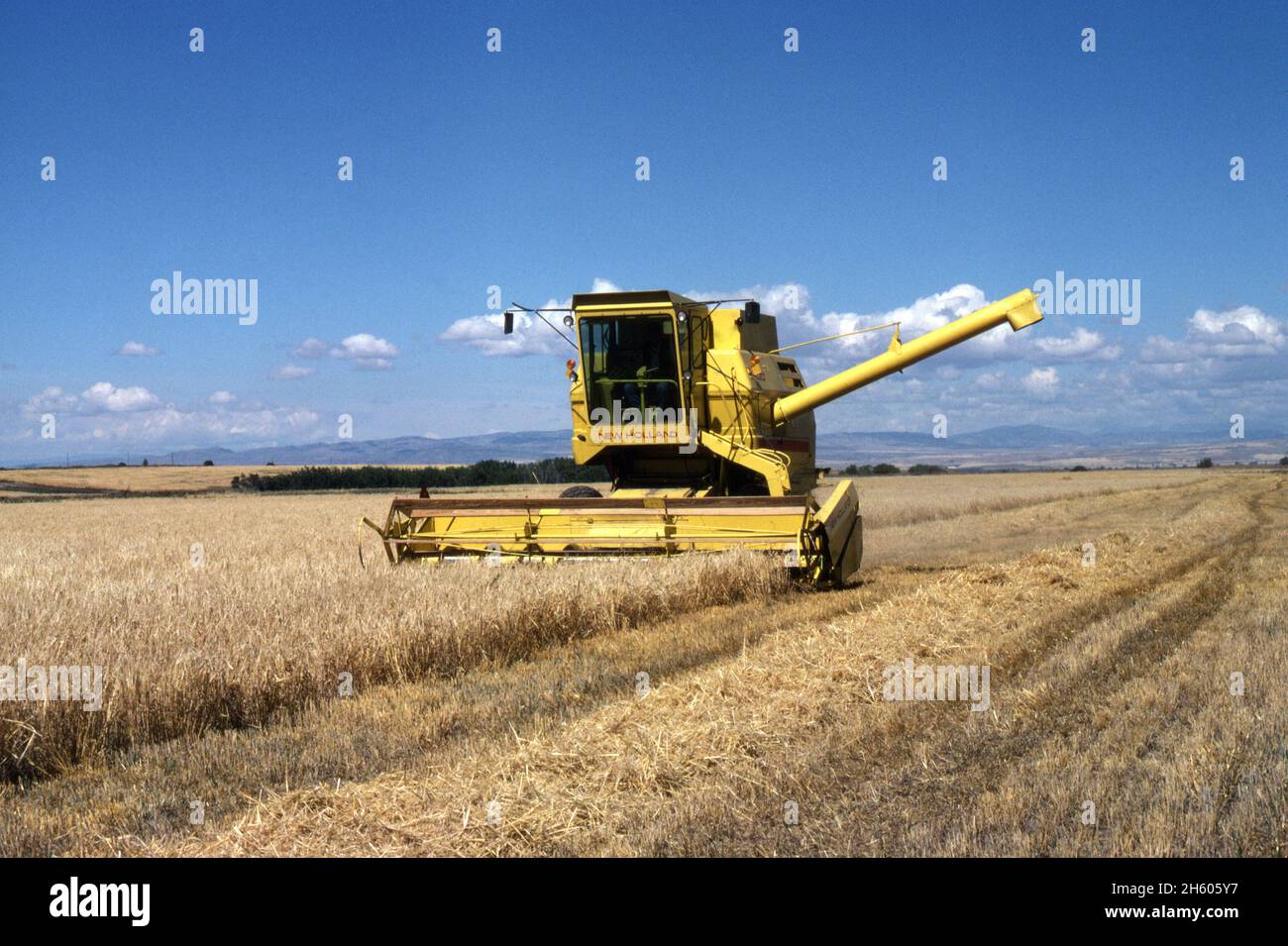 1980s combine harvesting hi-res stock photography and images - Alamy