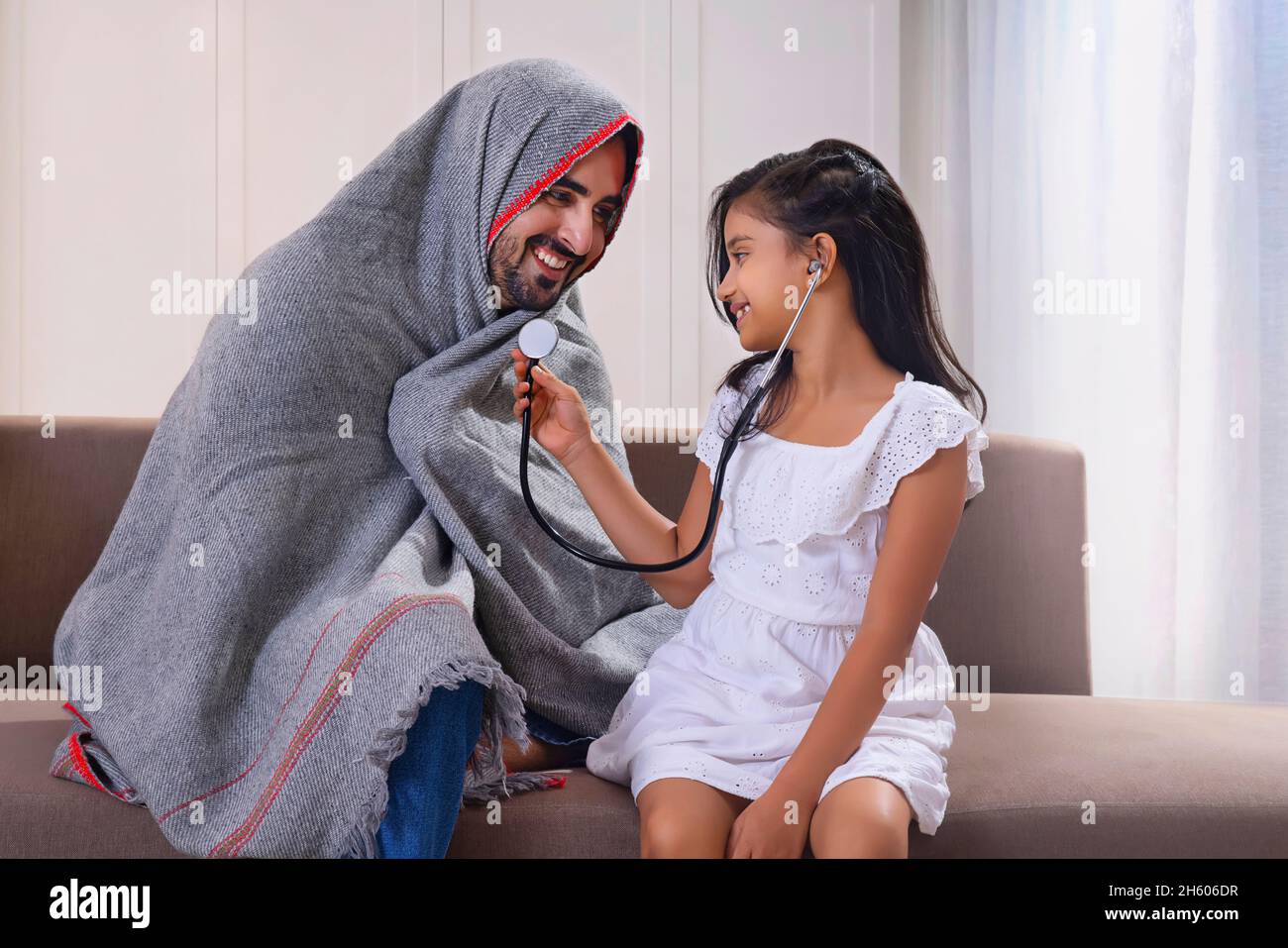 Doctor treating a child hi-res stock photography and images - Alamy