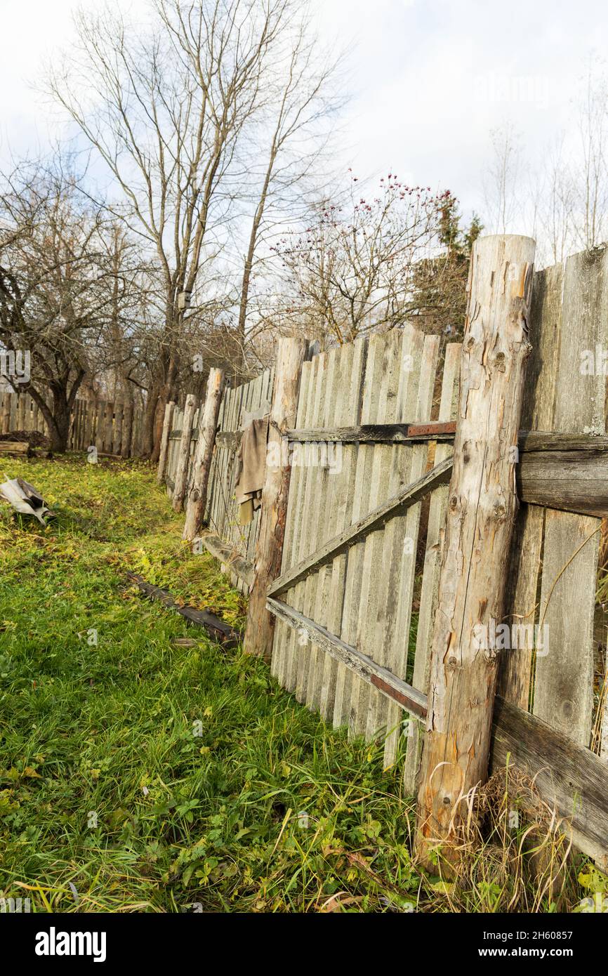 Leaning sideways hi-res stock photography and images - Alamy