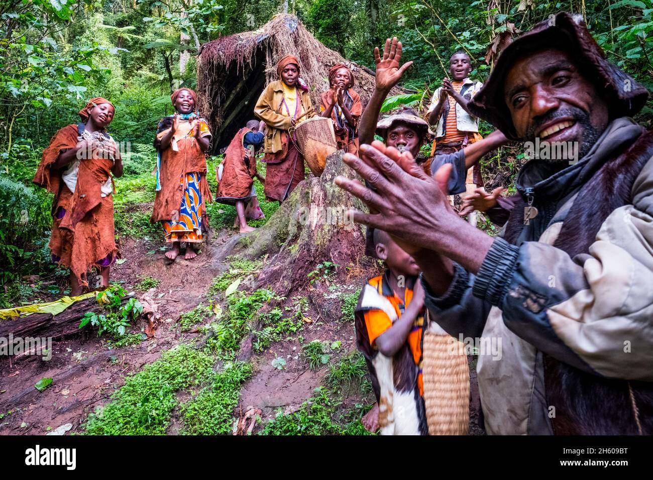 Batwa people guide hi-res stock photography and images - Alamy
