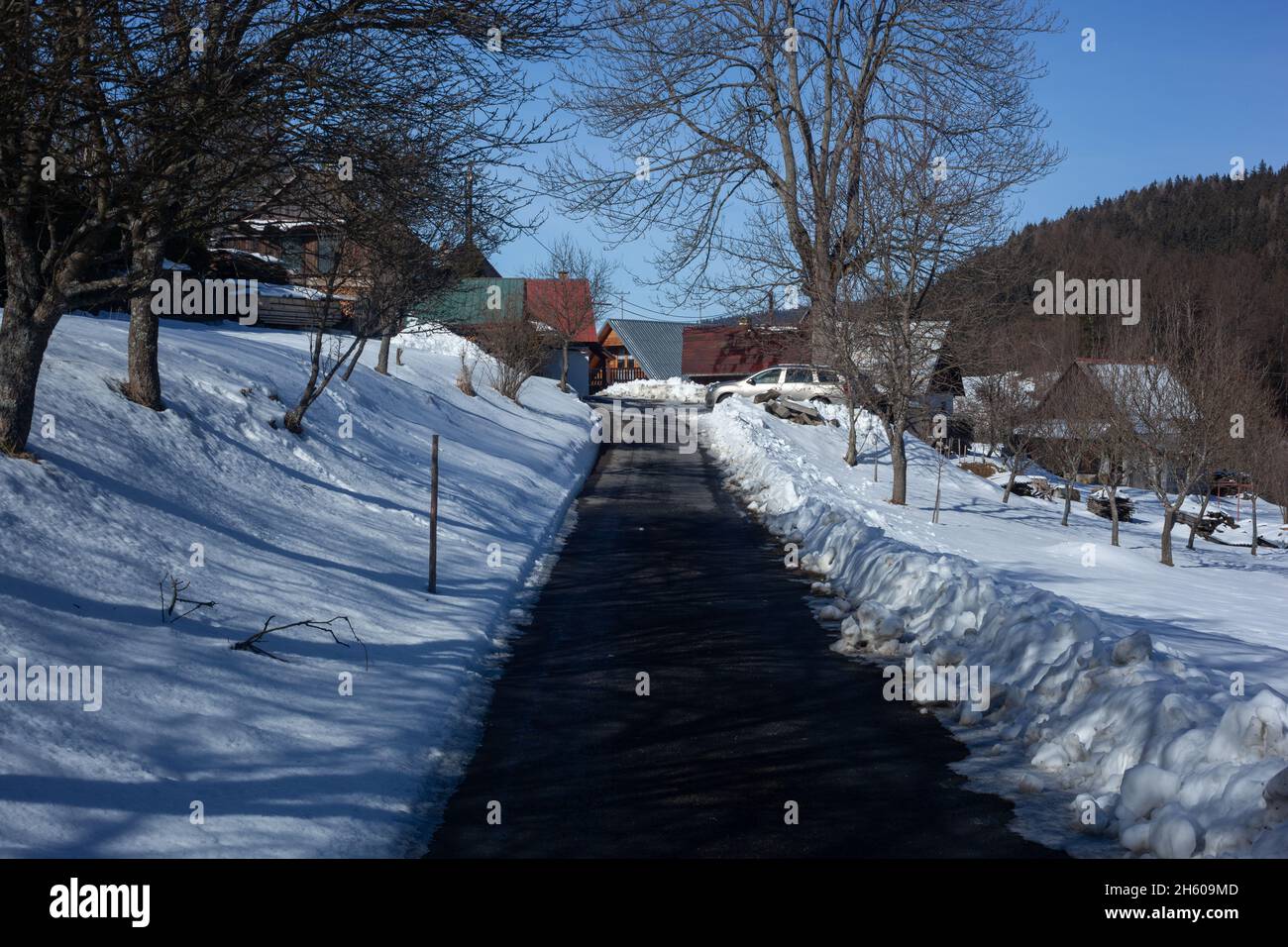 Rural village road mountains hi-res stock photography and images - Alamy