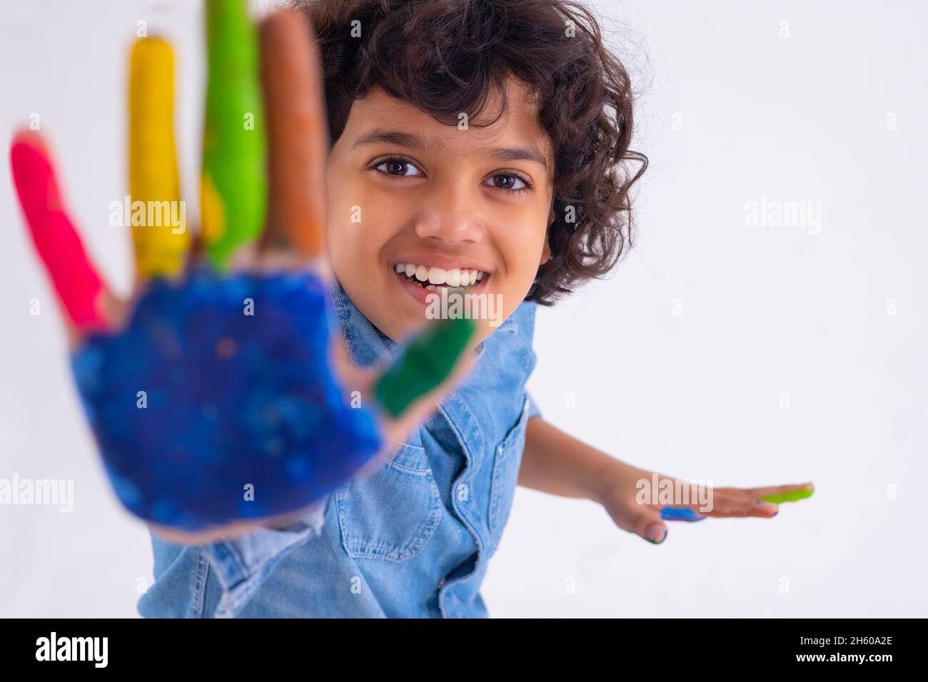 Young boy child showing hand hi-res stock photography and images - Alamy