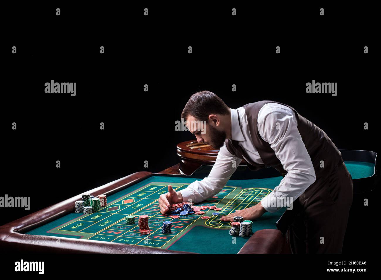 Croupier blackjack hi-res stock photography and images - Alamy