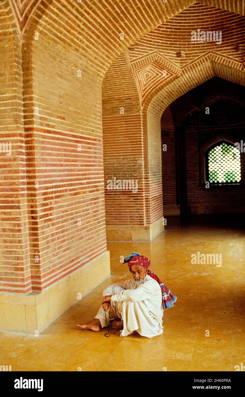 Pakistan, Sindh province, Thatta, mosque build by Moghol emperor Shah ...