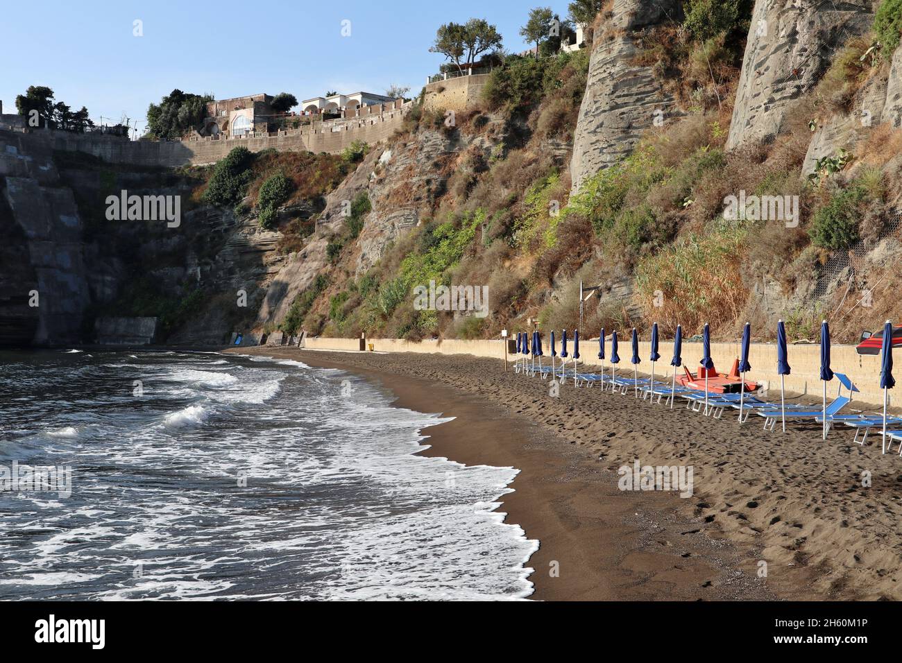 Procida – Spiaggia della Chiaia verso Belvedere Elsa Morante Stock ...