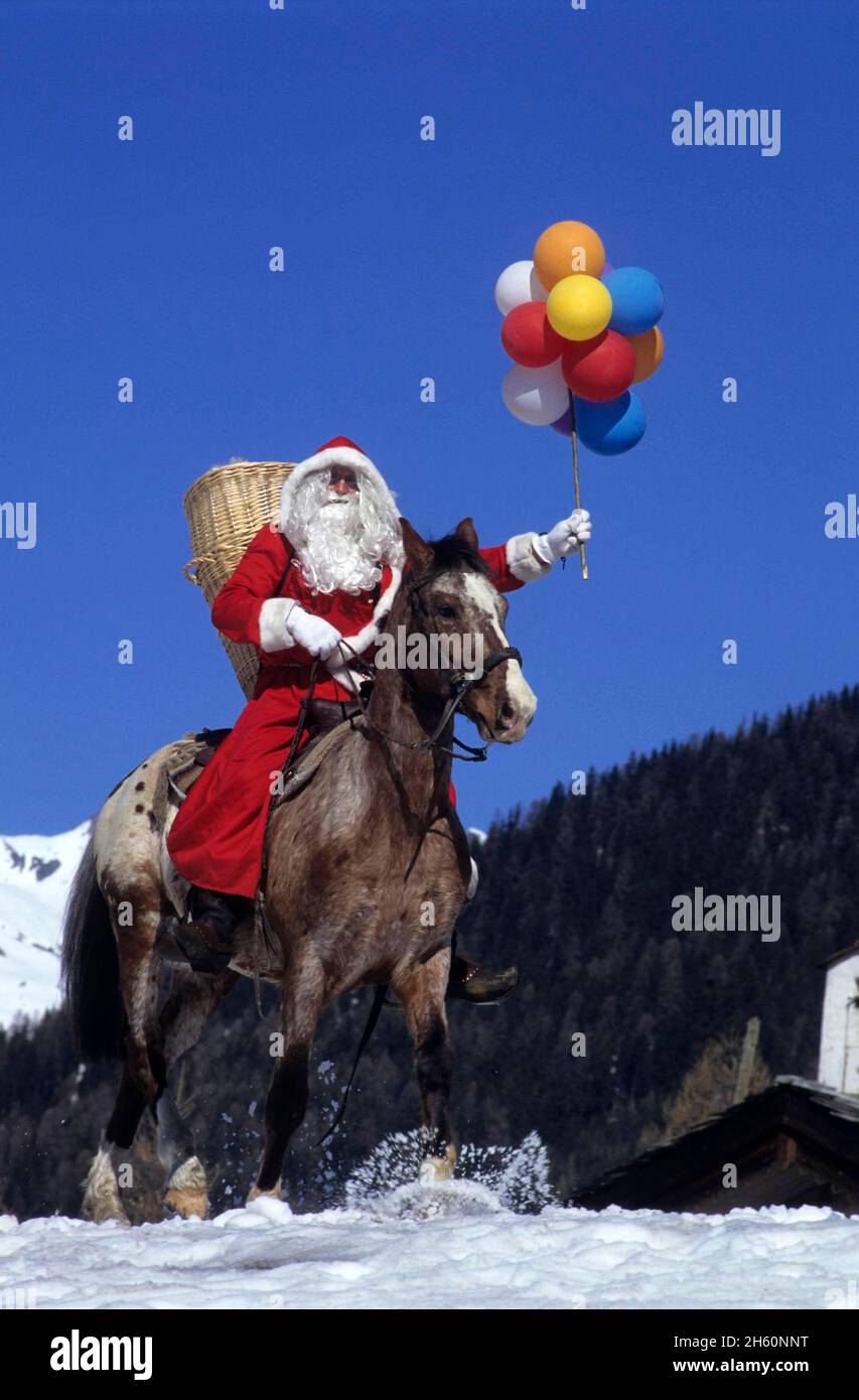 Santa claus france hi-res stock photography and images - Alamy