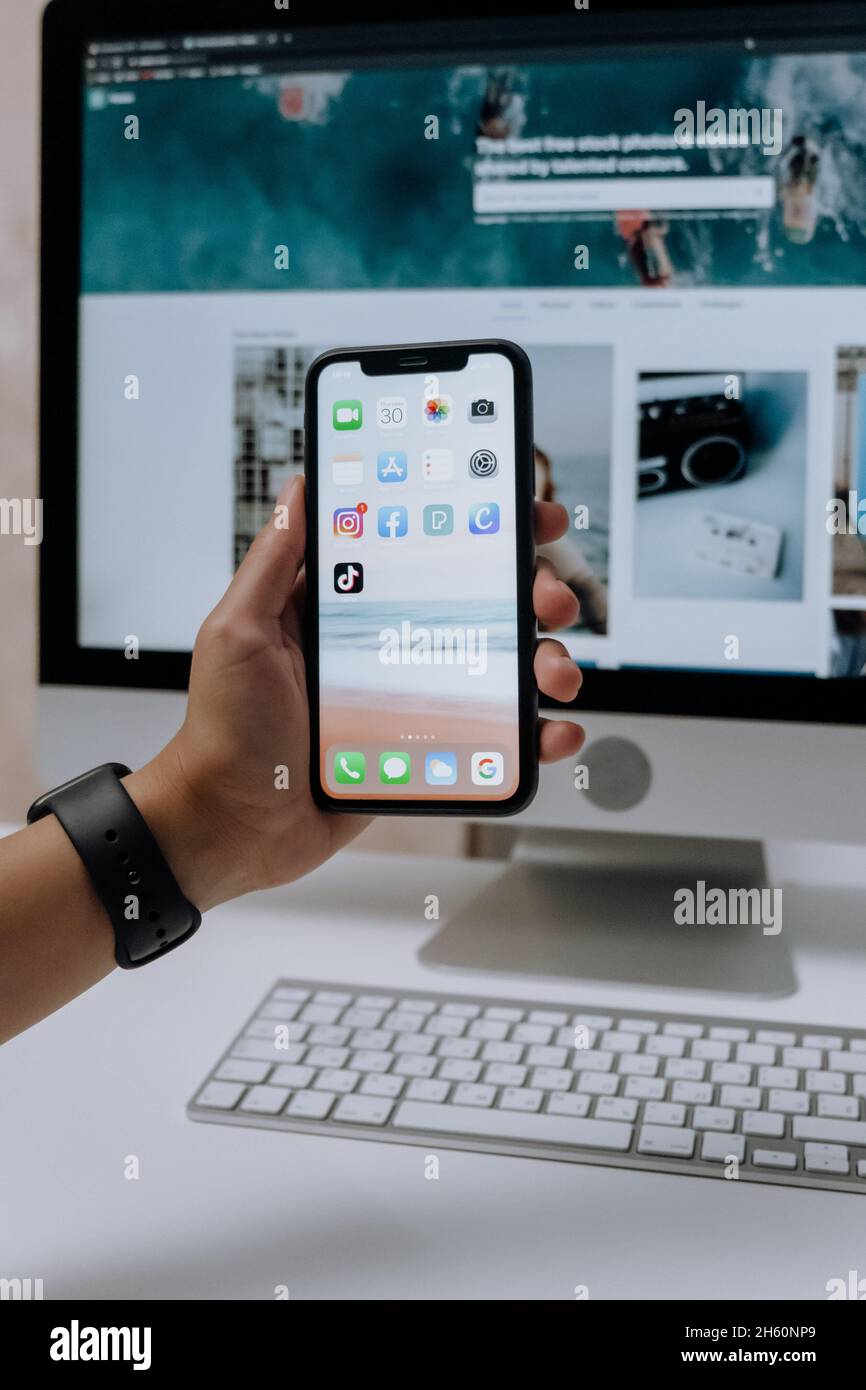 Blank cell screen hi-res stock photography and images - Alamy