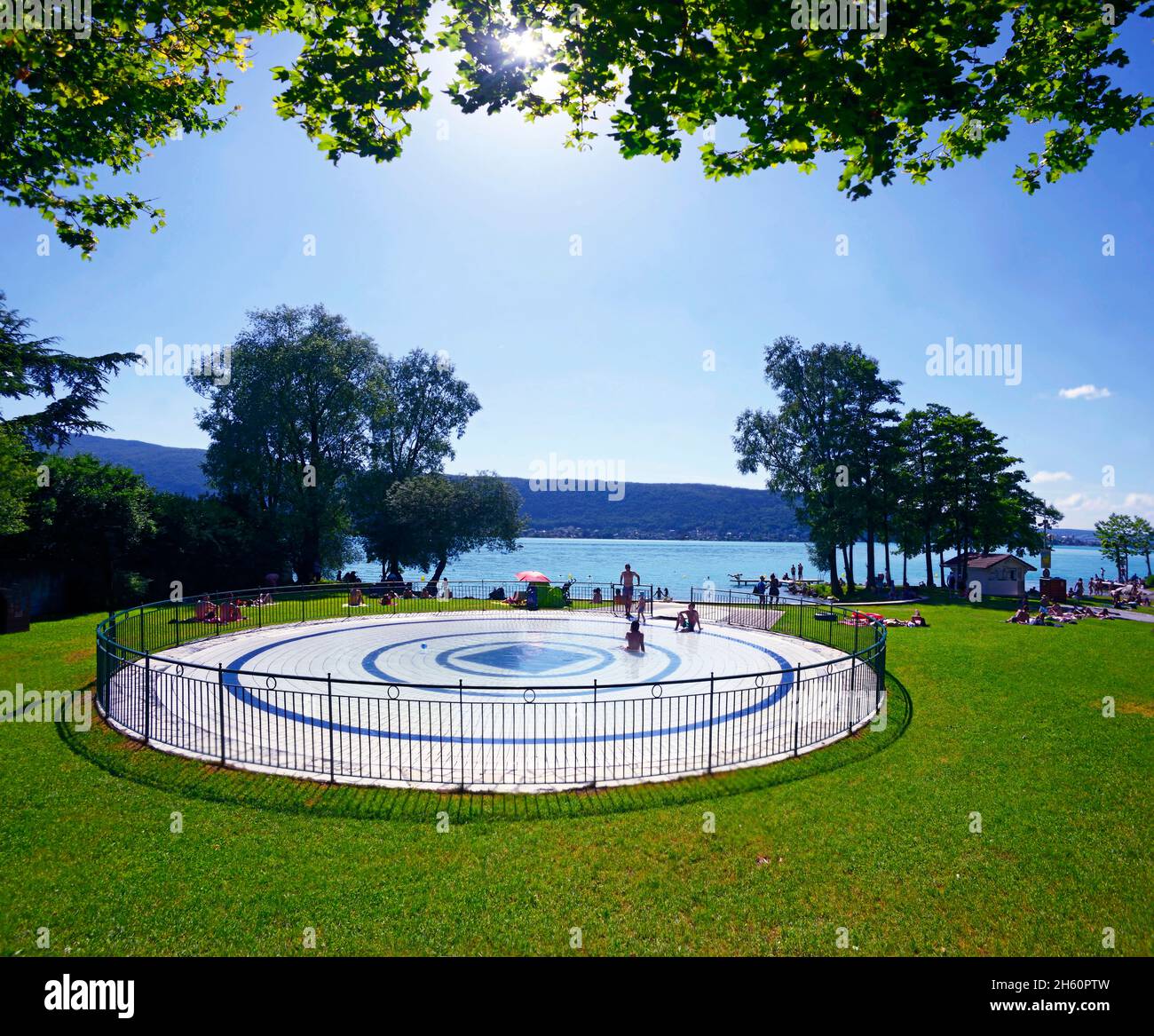 FRANCE, HAUTE SAVOIE ( 74 ), ANNECY, BEACH NEAR THE VILLAGE OF ...