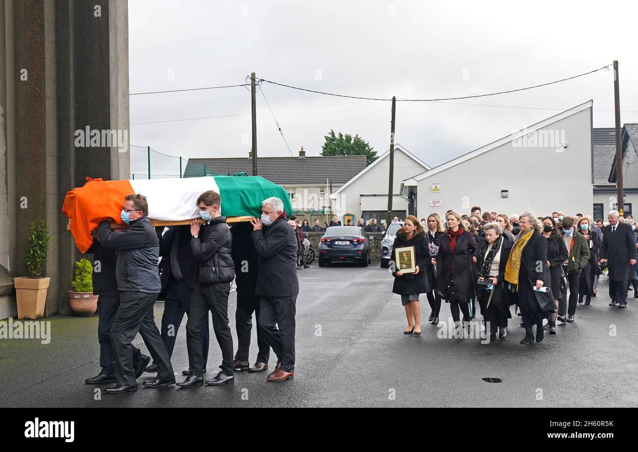 The coffin of Austin Currie is carried into the Church of the ...