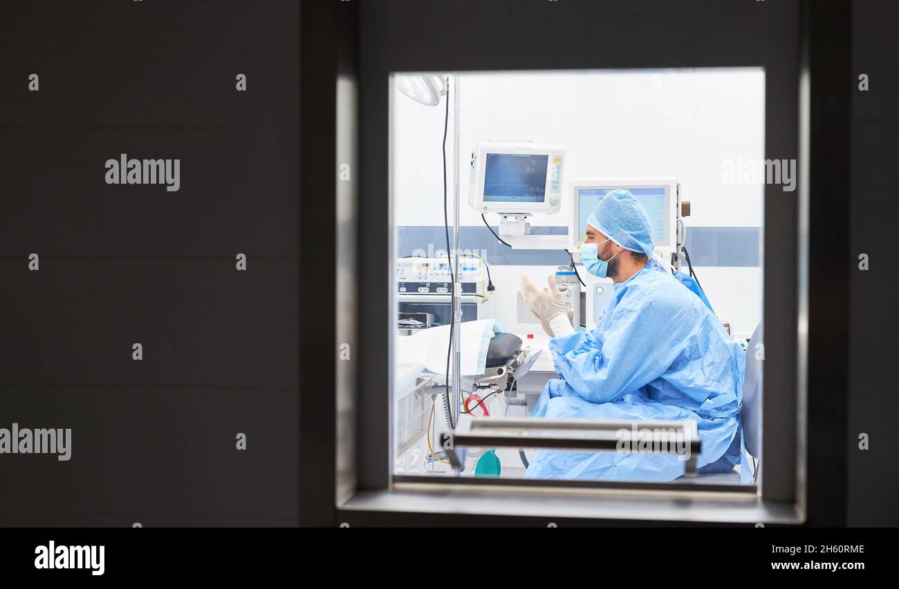 Intensive care unit hi-res stock photography and images - Alamy