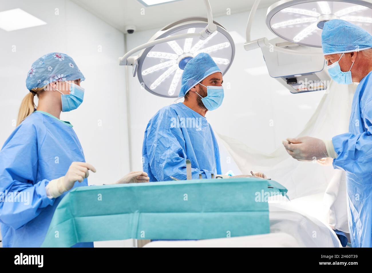 Doctor assistant operation hi-res stock photography and images - Alamy